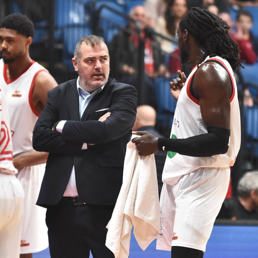 Keeping the letter "I" out of "Team" is Hapoel Tel Aviv and Coach Dedas ...