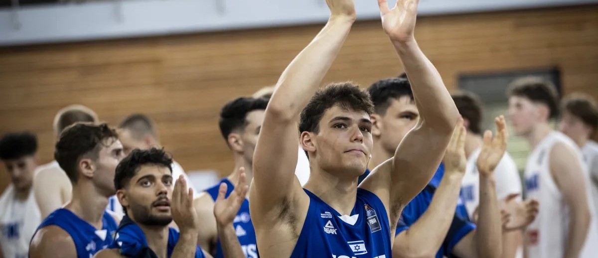 Mayer and Israel roll over Finland 88-69, move to 2-0 at U20 European ...